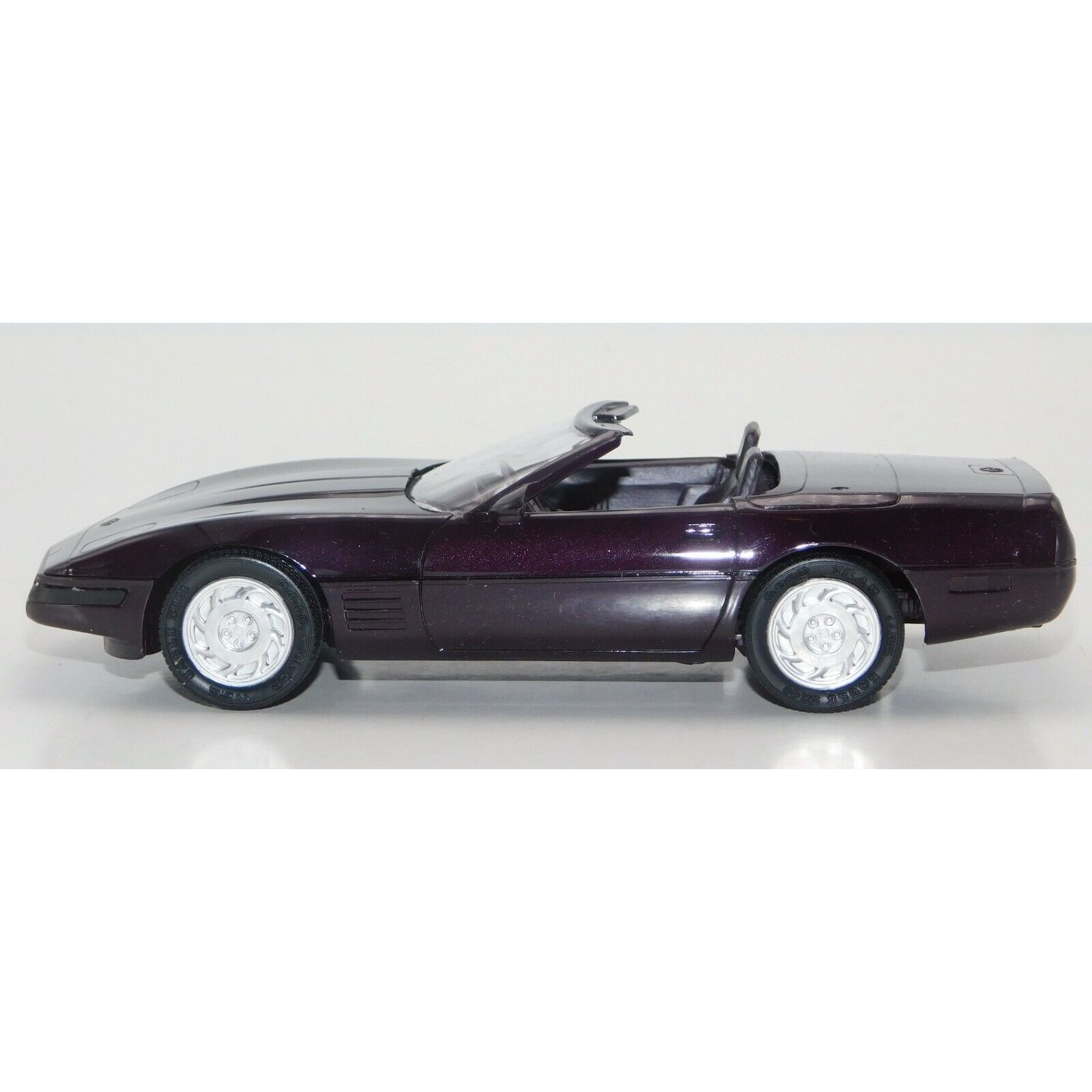 #6577 1992 Chevy Corvette Convertible Black Rose Metallic 1/25 Scale ...